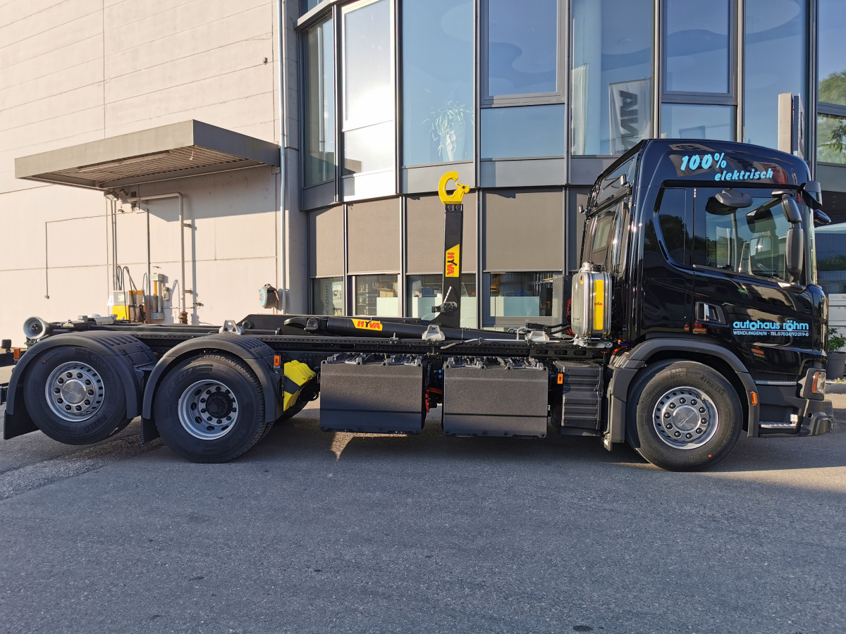 Vollelektrischer Scania Abrollkipper for sale