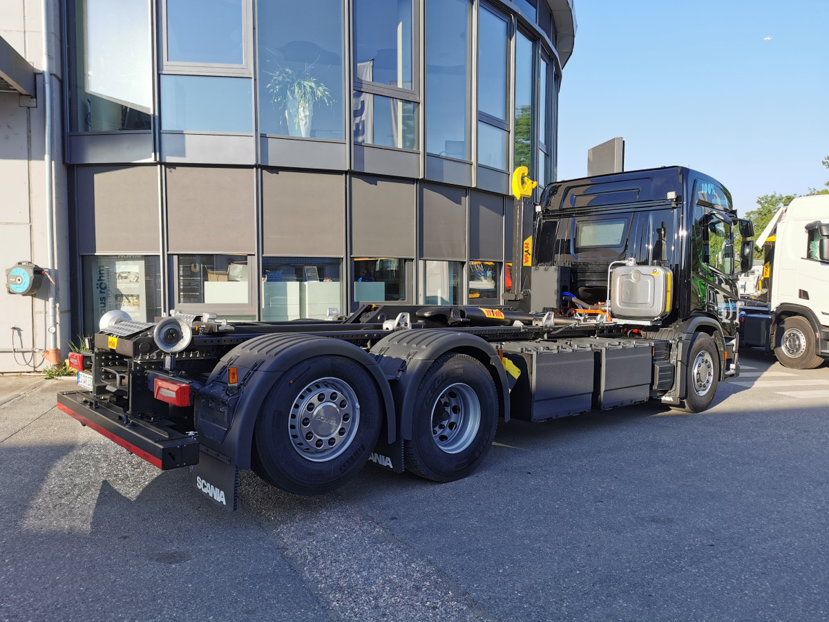 Vollelektrischer Scania Abrollkipper for sale